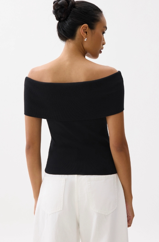Fitted Off Shoulder Knit Top